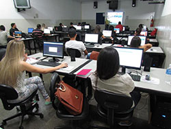 Informática Aplicada é tema de estudo dos alunos da Administração ...